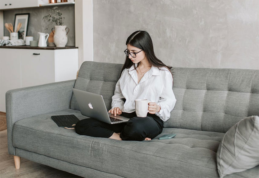 How College Students Can Save Money On Textbooks